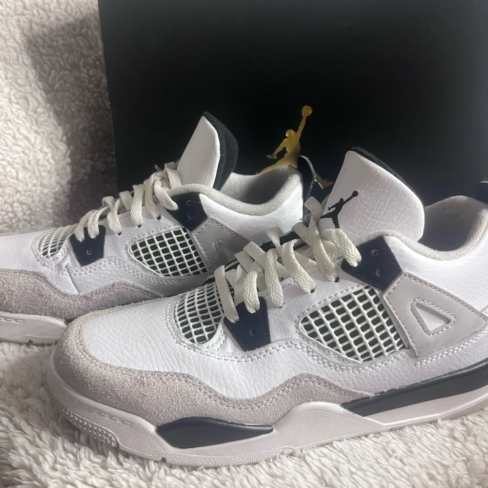 Jordan 4 Military Black - Gem